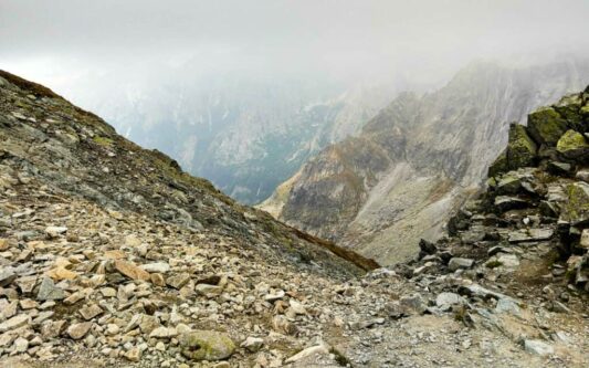 Rysy od strony słowackiej. Dojazd, parking, szlaki na szczyt.