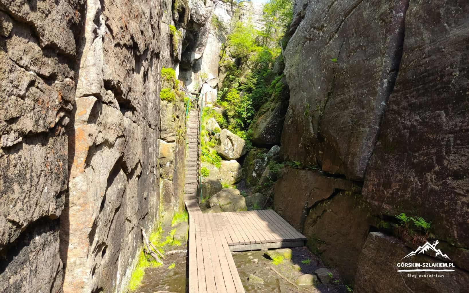 Szczeliniec Wielki - najłatwiejszy szlak z Karłowa, trasa turystyczna